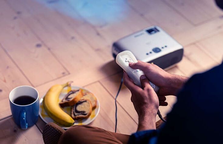 Philips NeoPix Easy Mini-Projektor Pico-Beamer mit 2600 Lumen und WVGA ...